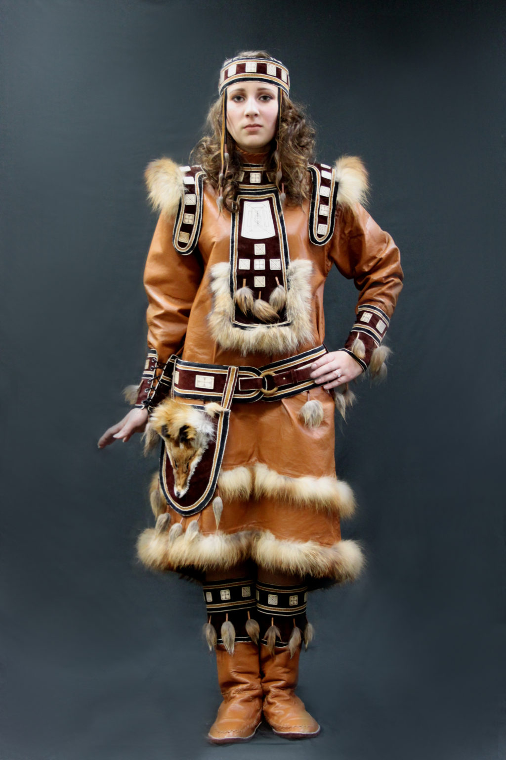 What clothes do tundra aristocrats wear?